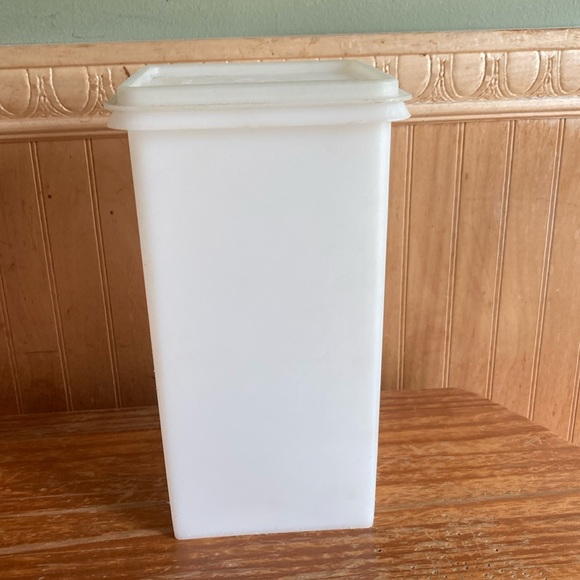 Tupperware | Kitchen | Vintage Tupperware Cracker Keeper With Lid ...